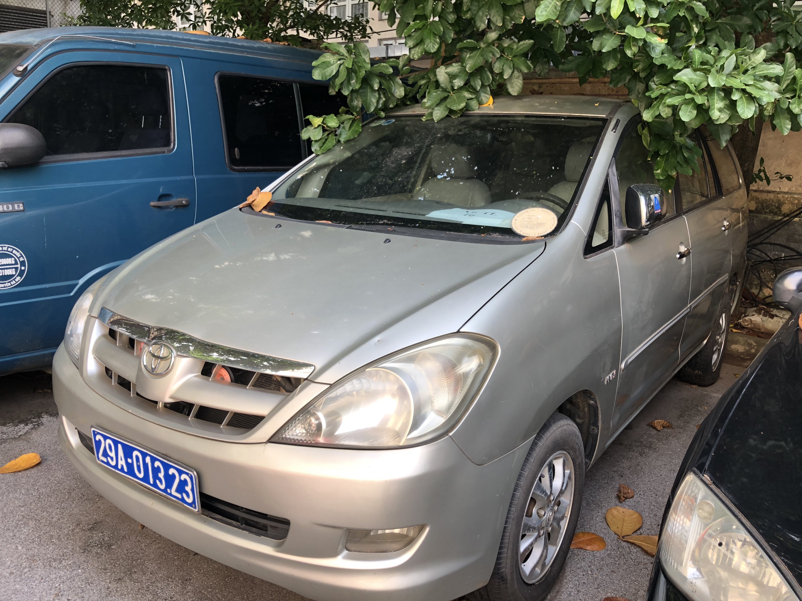 Xe ô tô Toyota Inova biển kiểm soát số 29A-013.23 của Văn phòng Bộ Công Thương - Lạc Việt Auction